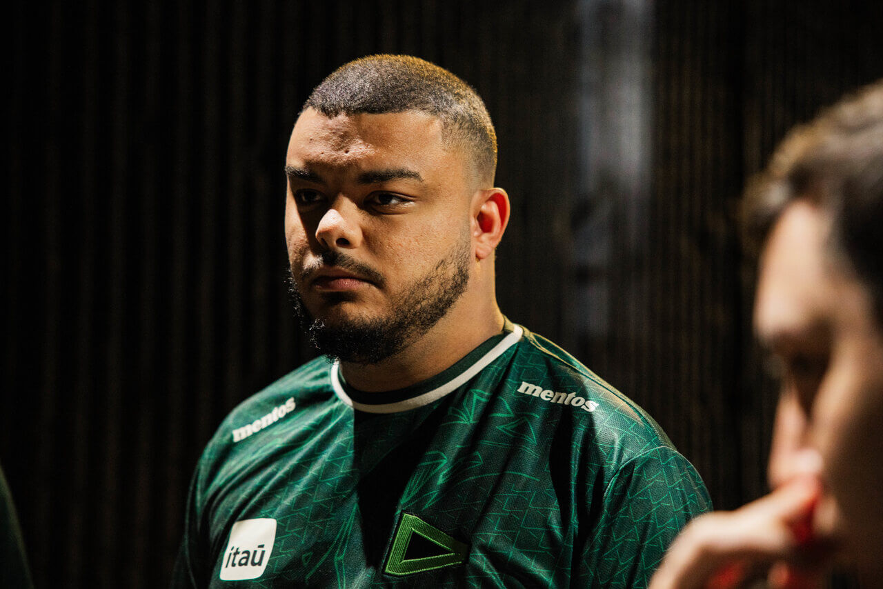 LOUD makes the decision to let go of Head Coach stk after Stage 1 of ...