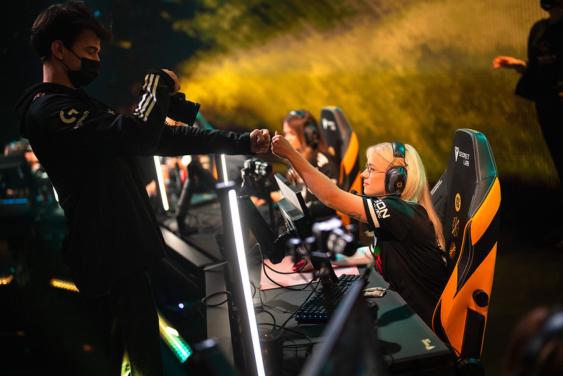 G2 Gozen reverse sweep Shopify Rebellion Female to win VCT 2022 Game ...